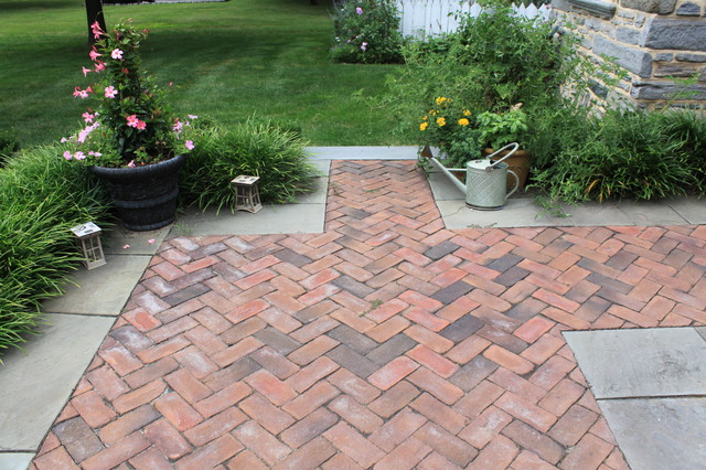 Stone walls, steps, bridges, and mailboxes - Traditional - Patio ...