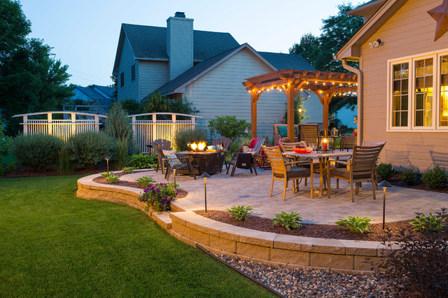 Suburban Backyard Patio | Comfort in a Cozy Backyard - Patio ...
