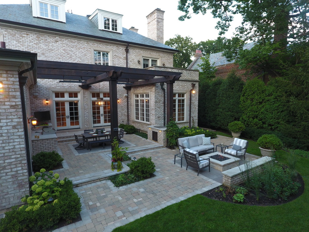 Suburban Seclusion - Traditional - Patio - Chicago - by O'Brien ...