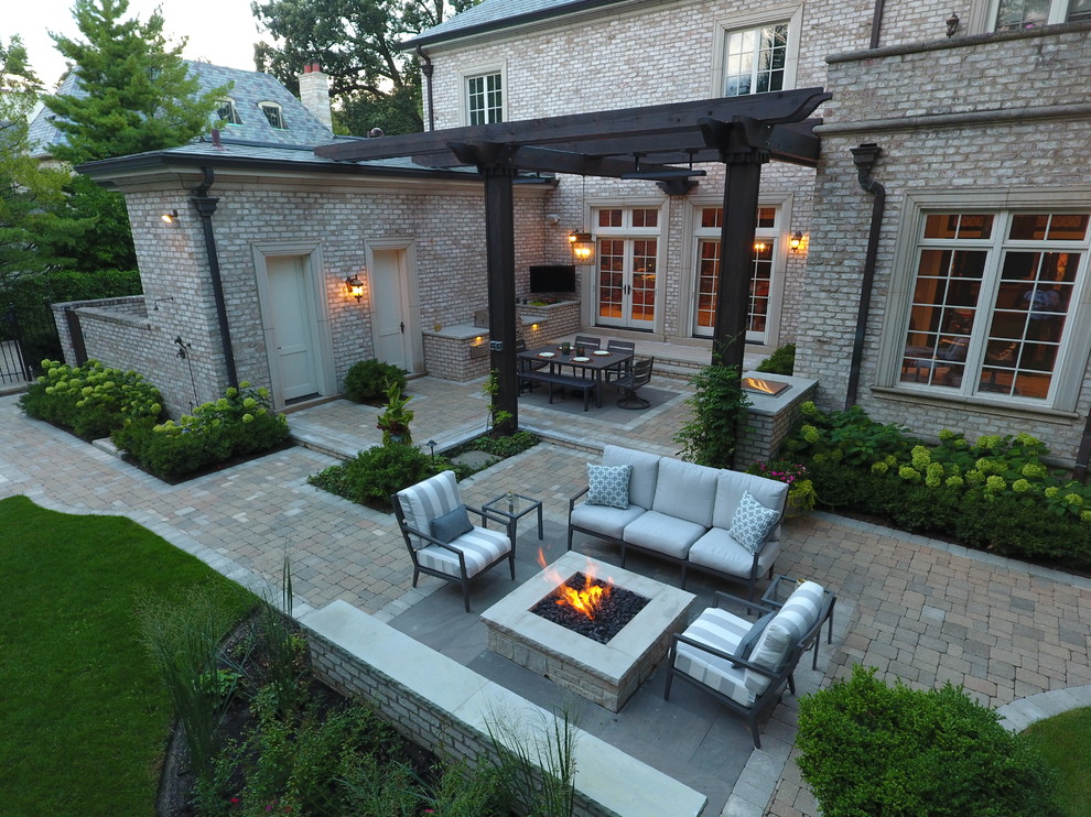 Suburban Seclusion - Traditional - Patio - Chicago - by O'Brien ...