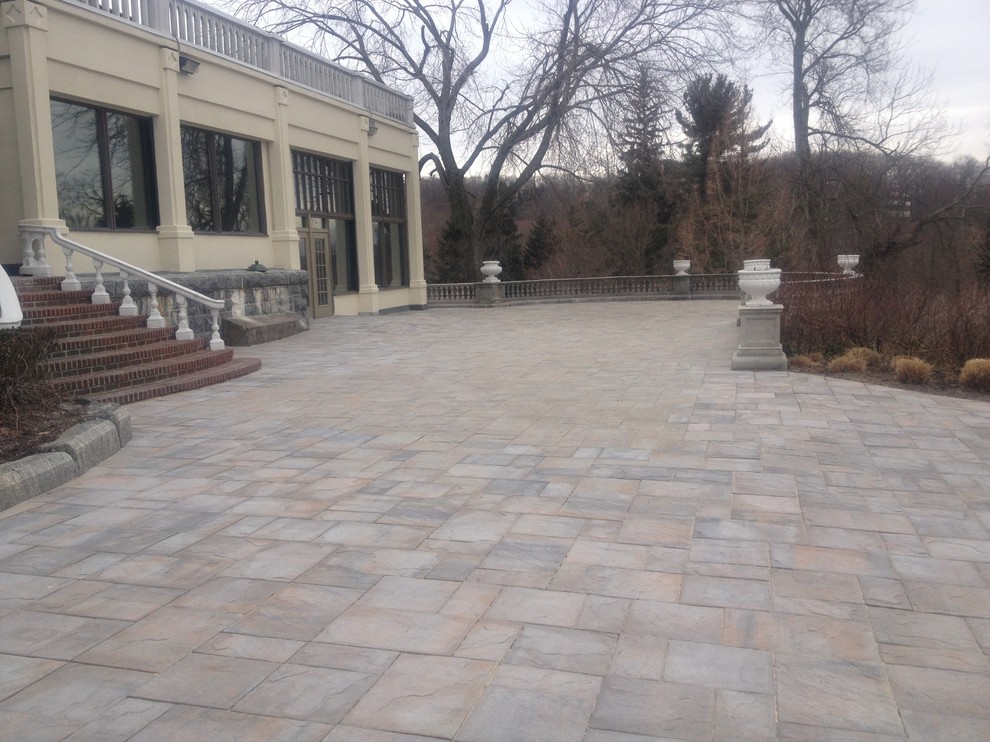 Tarrytown House - Cambridge Paving Stones - Traditional - Patio - New ...