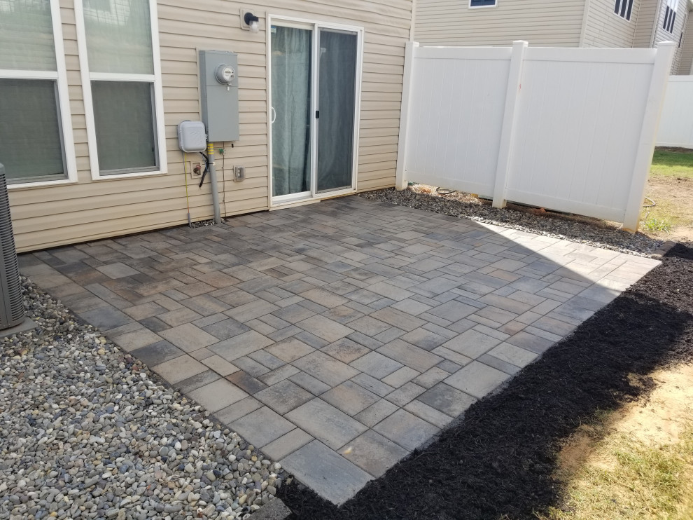 Techo-Bloc EVA Patio with Decorative Gravel Beds - Transitional - Patio ...
