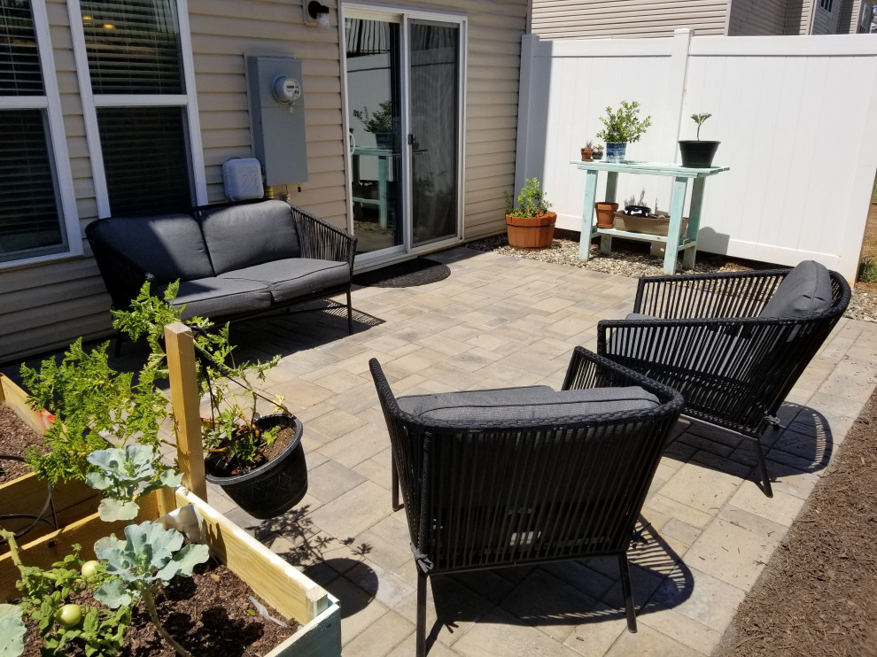 Techo-Bloc EVA Patio with Decorative Gravel Beds - Transitional - Patio ...