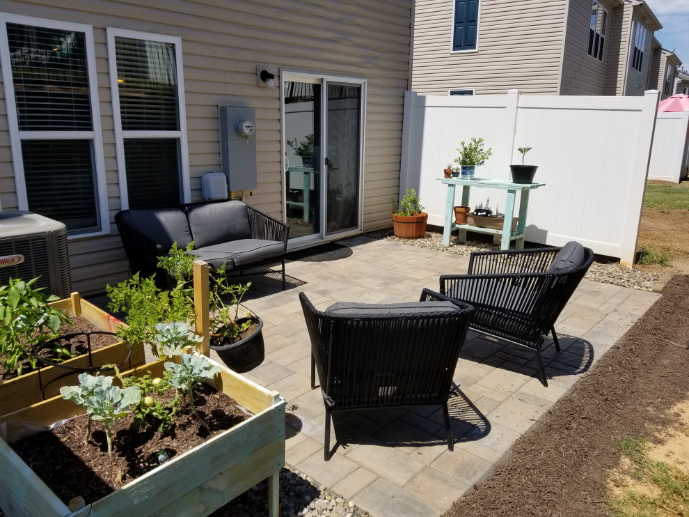 Techo-Bloc EVA Patio with Decorative Gravel Beds - Transitional - Patio ...
