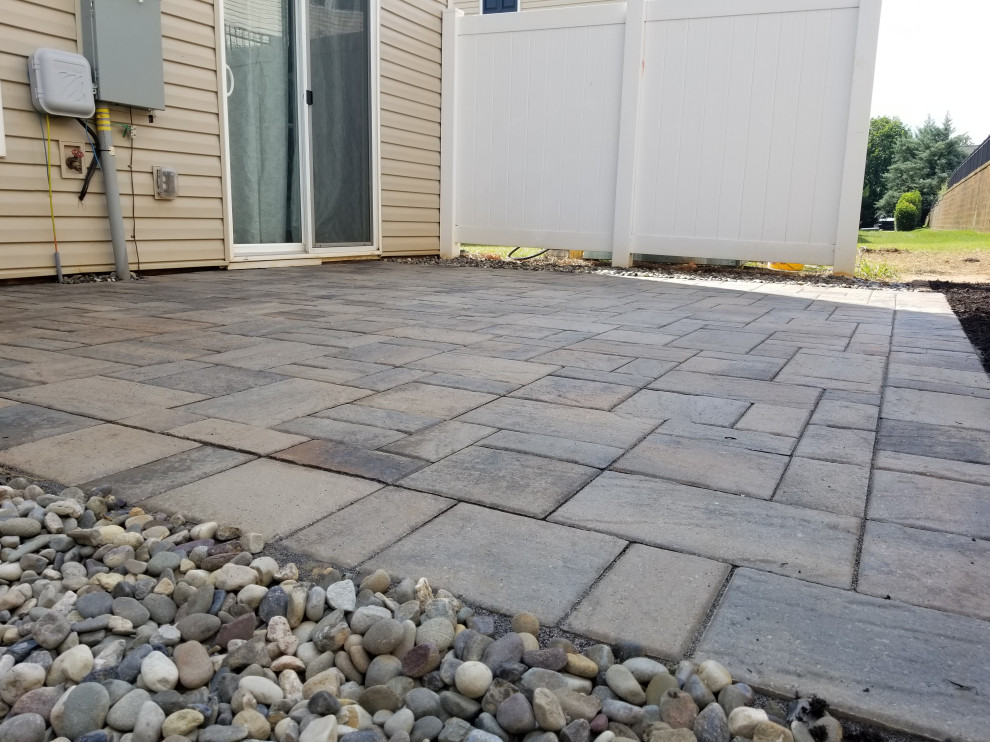 Techo-Bloc EVA Patio with Decorative Gravel Beds - Transitional - Patio ...