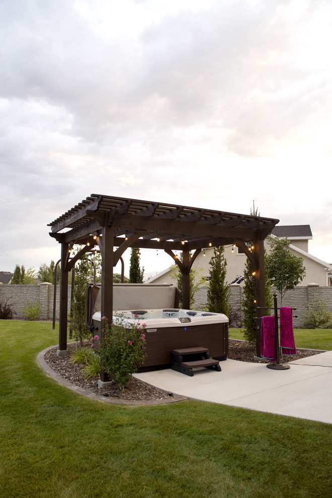Timber Frame Pergola Kit Over Outdoor Hot Tub - Rústico - Patio - Salt ...