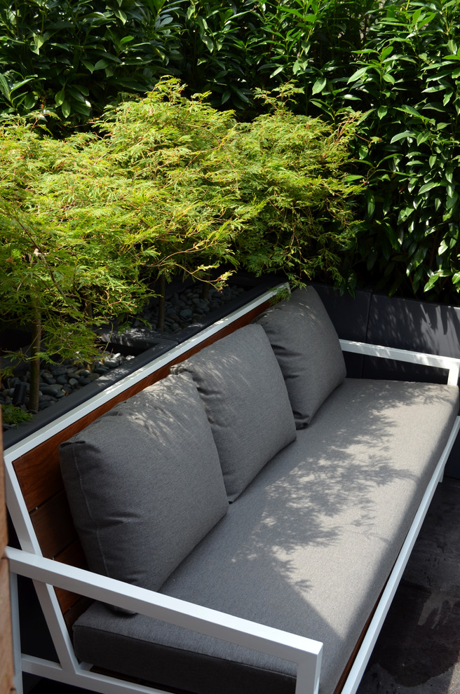 Tribeca Backyard Garden by Jeffrey ERb - Contemporary - Patio - New ...