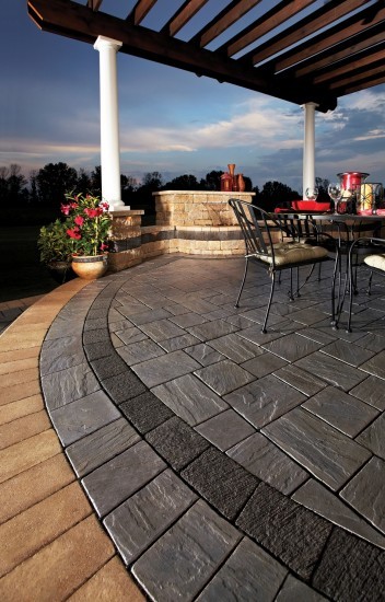 Unilock Richcliff patio with Estate Wall water feature - Contemporary ...