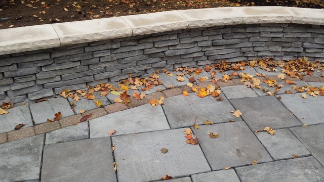 Unilock Rivercrest and Rivenstone Project - Clásico - Patio - Milwaukee ...