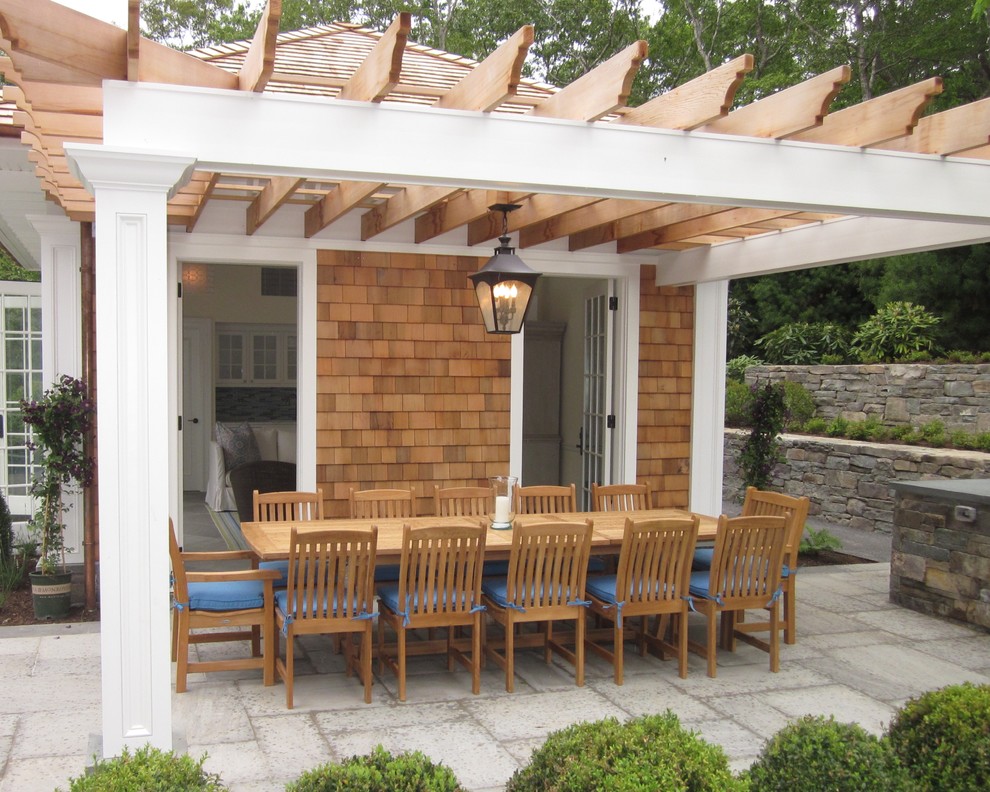 Water Mill pool house outdoor dining under pergola - Classique Chic ...