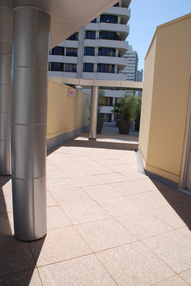 Wilshire Margot - Contemporary - Patio - Los Angeles - by Stepstone ...