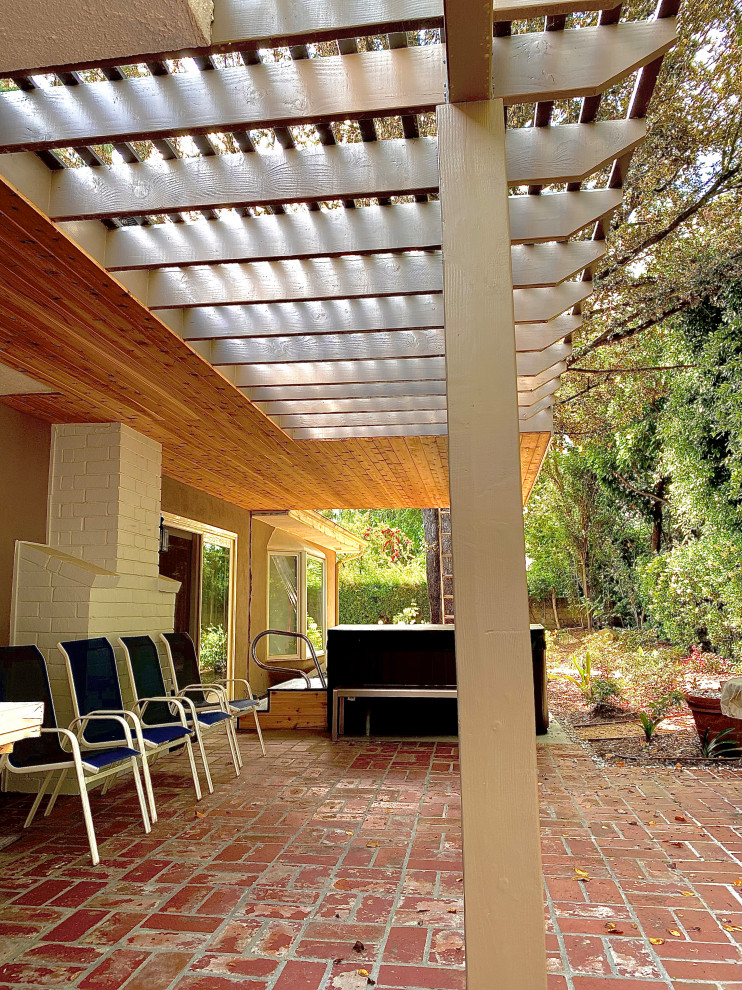 Wood overhung with a touch of sun in Topanga - Traditional - Patio ...