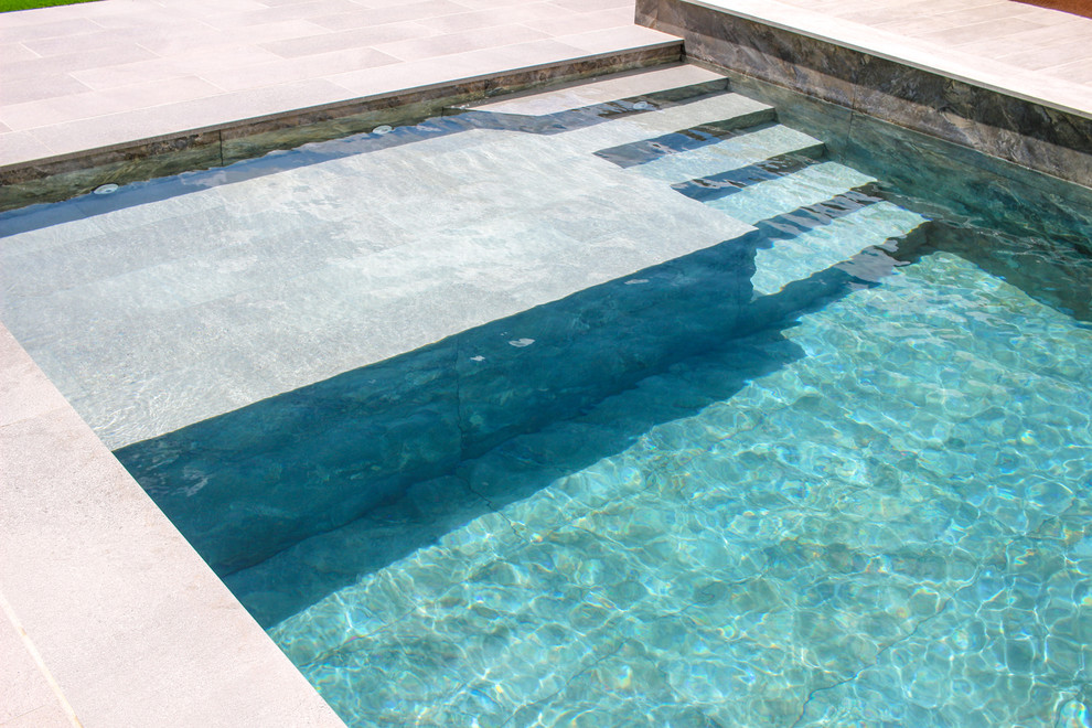 A tricolor pool - Modern - Pool - Other - by Cerámica Mayor | Houzz