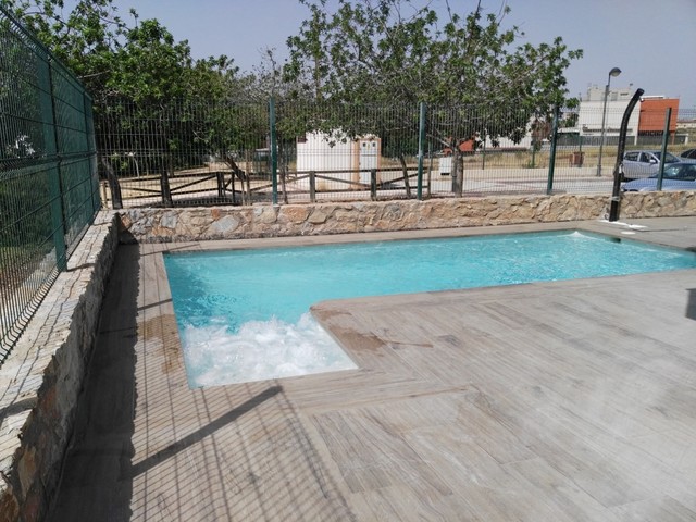 Piscina con Jacuzzi. - Contemporáneo - Piscina - Otras zonas - de ...