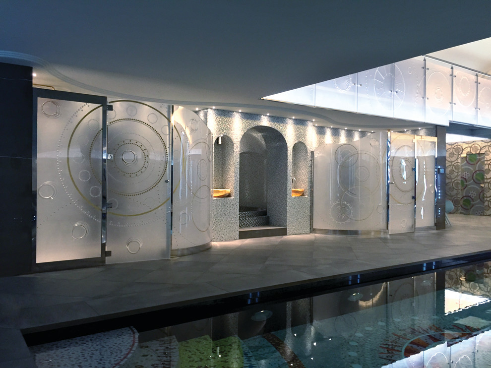 Garde-corps et parois autour d'une piscine - Modern - Pool - Lyon - by ...