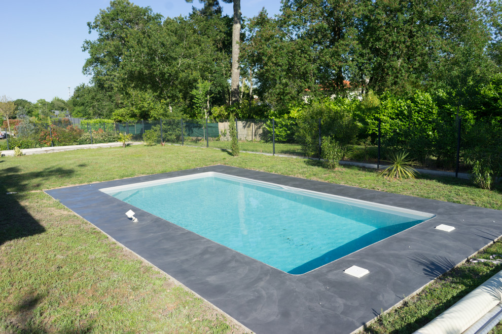 Margelle de piscine en Béton Ciré Coloré - Contemporary - Pool ...