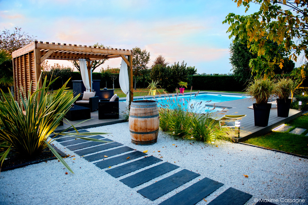 Modernisation d'un espace piscine et de ses abords - Contemporary ...