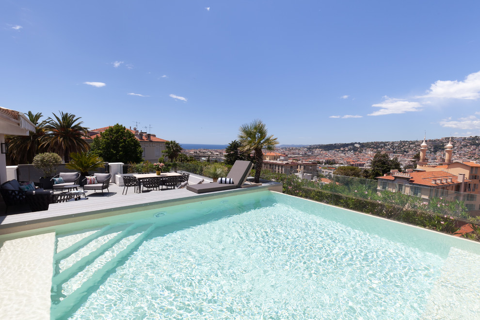 Reconstruction de la piscine vue sur la ville et la mer - Contemporain ...