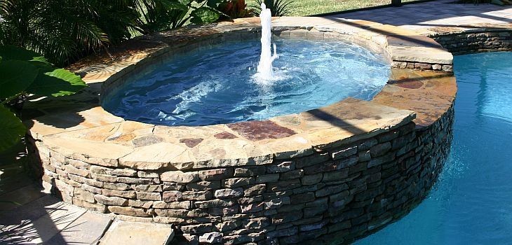 150 - Gated freeform pool with water feature in jacuzzi - Modern - Pool ...