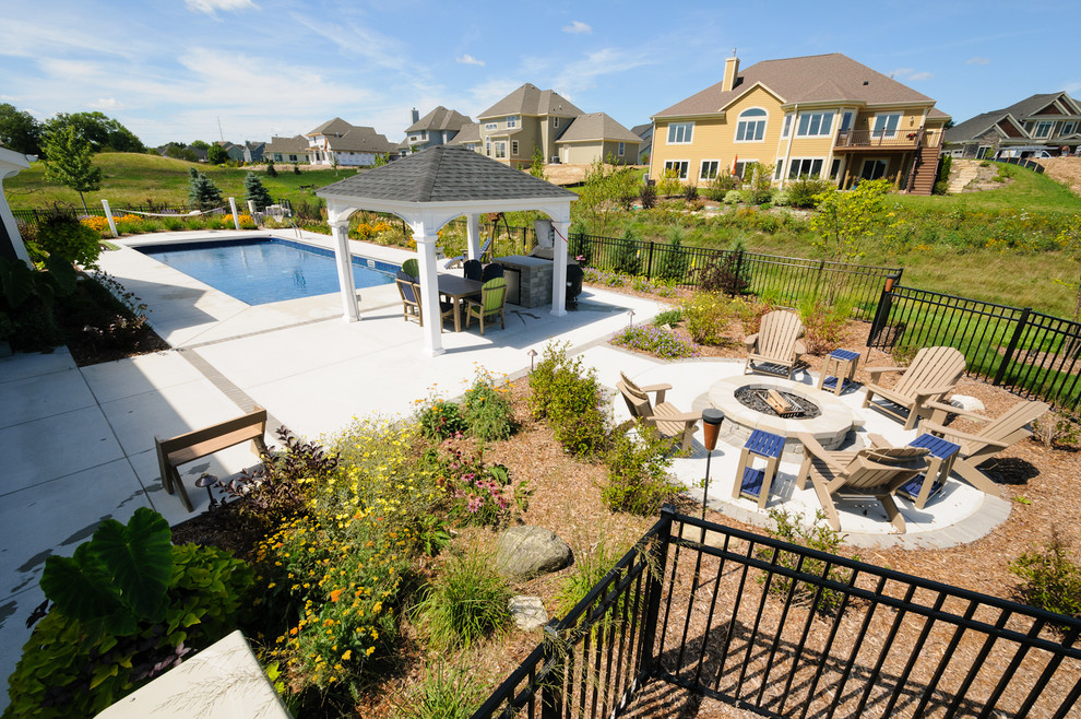 18' x 44' Vinyl Liner Pool with Cantilevered Concrete & Auto Cover ...