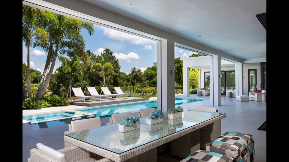 371 - Beautiful Modern Pool with Spa and Decking - Moderno - Piscina ...