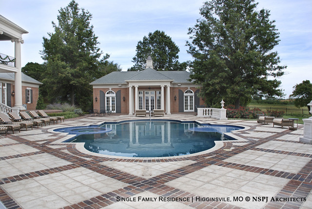 A Formal Pool & Pool House - Klassisch - Pools - Kansas City - von NSPJ ...