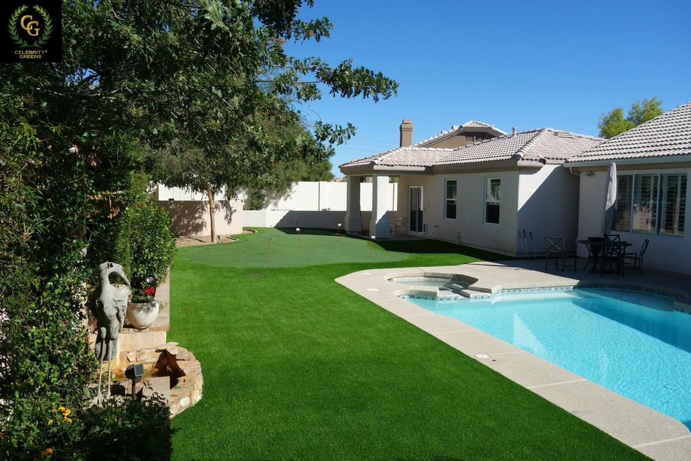 Artificial Grass as Pool Decking Extension - Craftsman - Piscine ...