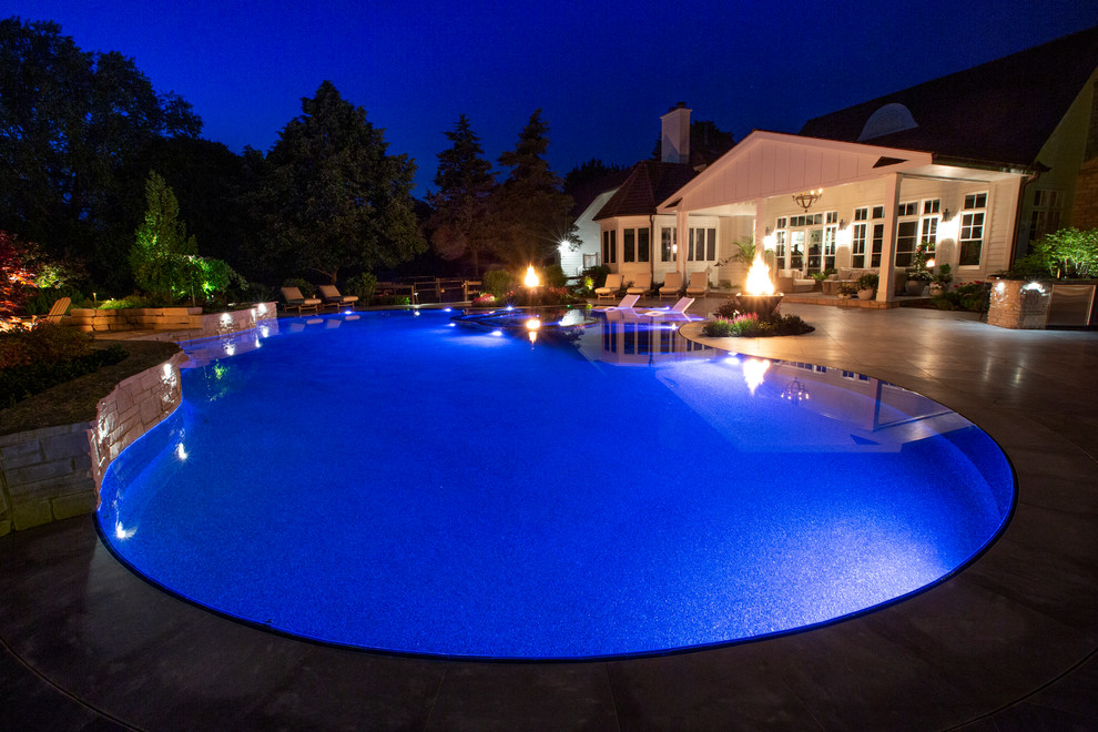 Barrington Hills, IL Freeform Perimeter Overflow with Perimeter ...