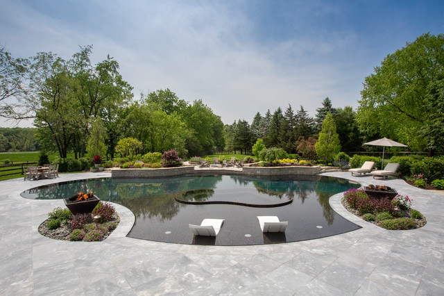 Barrington Hills, IL Freeform Perimeter Overflow with Perimeter ...