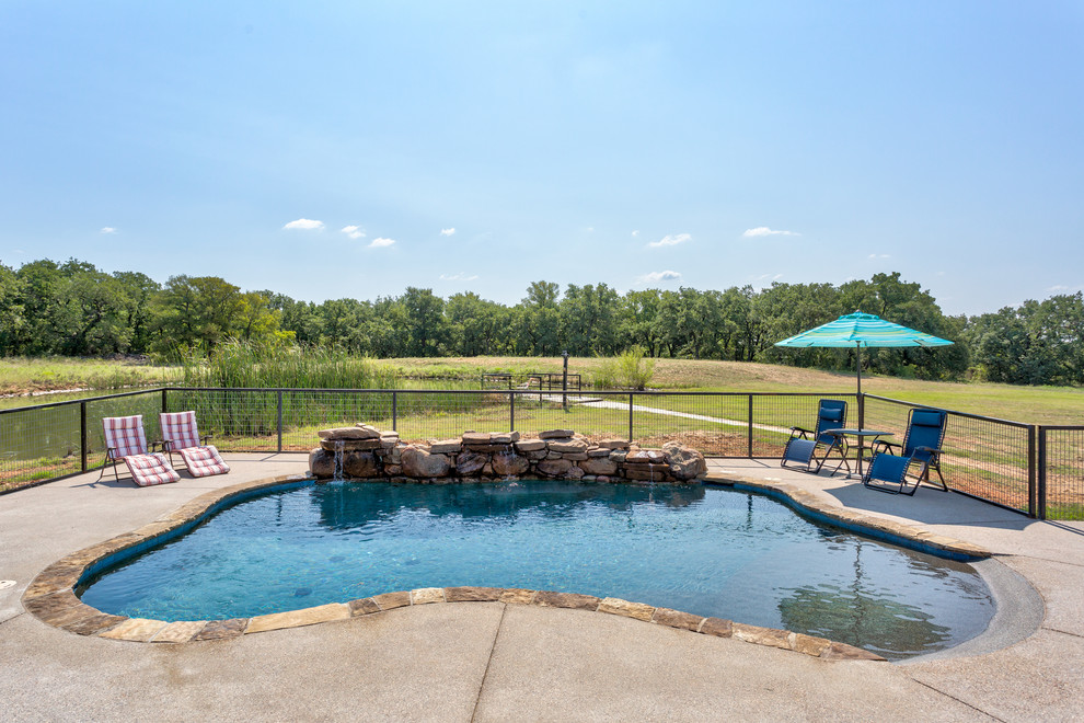Beach Entry & Weeping Wall Pool - Traditional - Pool - Dallas - by ...