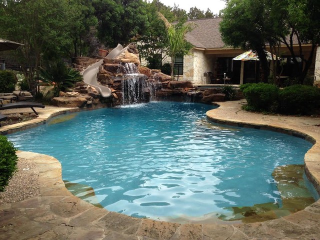 Beautiful Freeform with Slide - Montagne - Piscine - Austin - par ...