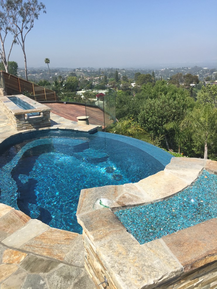 Before & After - Infinity Spa with Fire Glass - Contemporáneo - Piscina ...