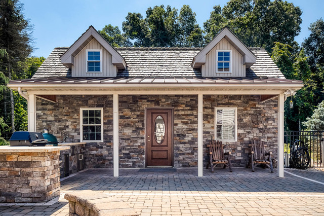 Below Ground Pool with Patio and Pool House Project - Klassisch - Pools ...