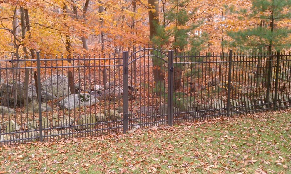 Bronze Aluminum Fence - Modern - Pool - New York - by Riverside Fence ...