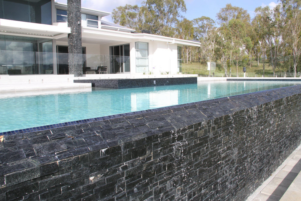 Brookfield - New Modern Home with Internal and External Glass - Moderne ...