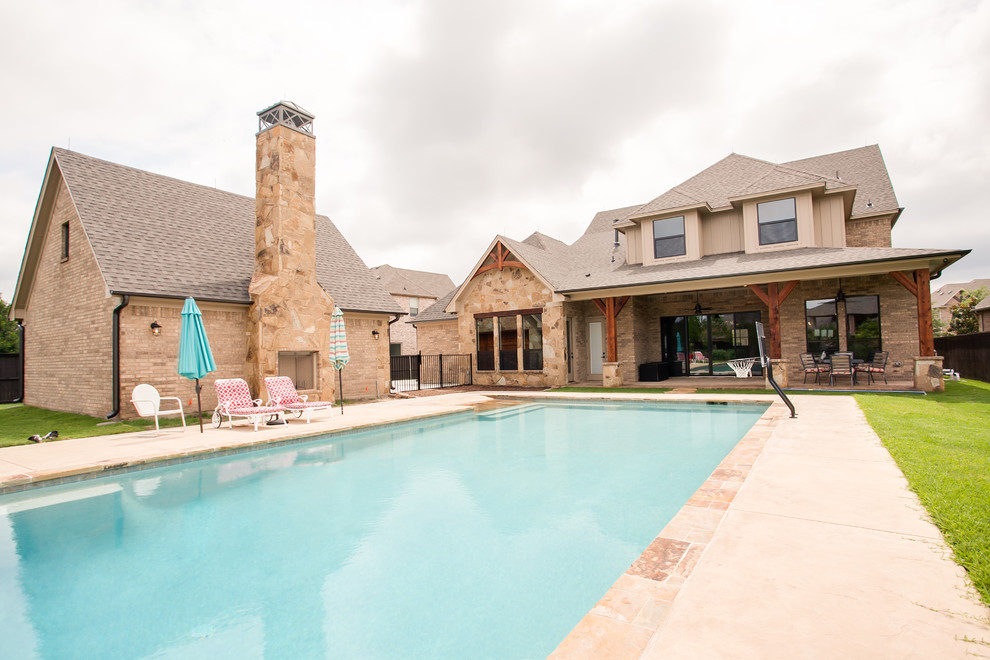 City Farm House with a Grand Pool - Farmhouse - Pool - Dallas - by ...
