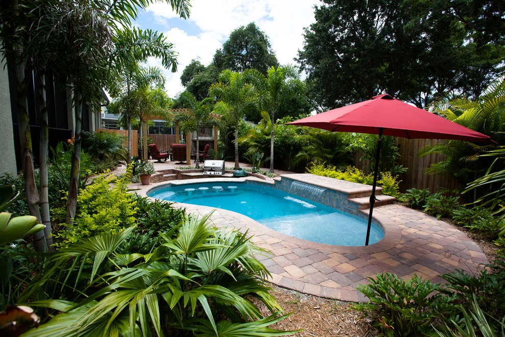 Colonnade - Traditional - Pool - Tampa - by Inland Homes | Houzz