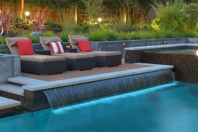 Contemporary Garden and Pool - Contemporain - Piscine - Orange County ...