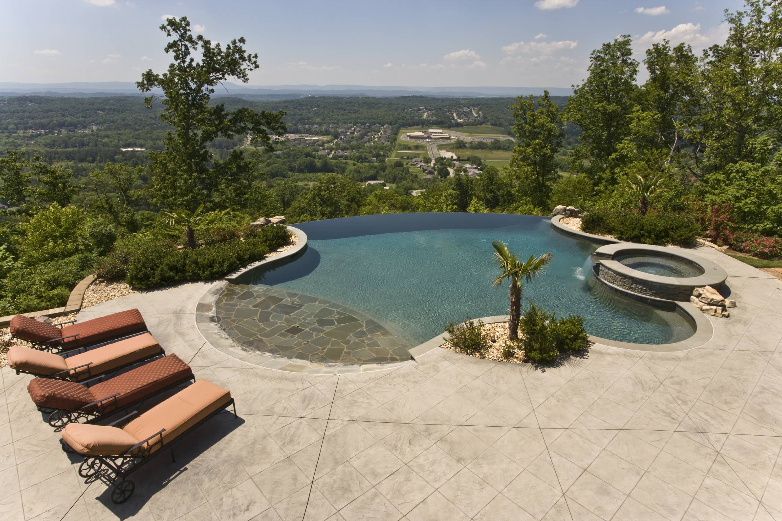 16 Amazing Home Pools