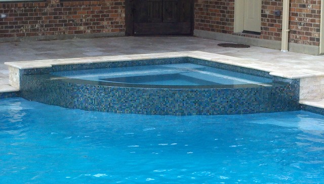 Corner Spa with Rounded Reverse Negative Edge Spillway - Swimming Pool ...