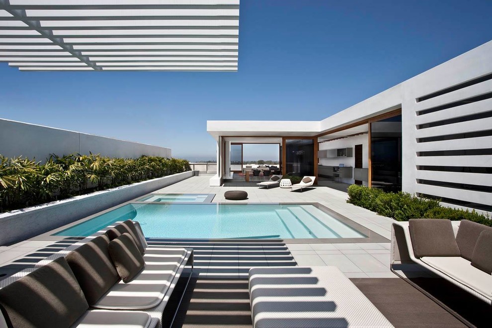 Courtyard - Moderno - Piscina - de Laidlaw Schultz architects | Houzz