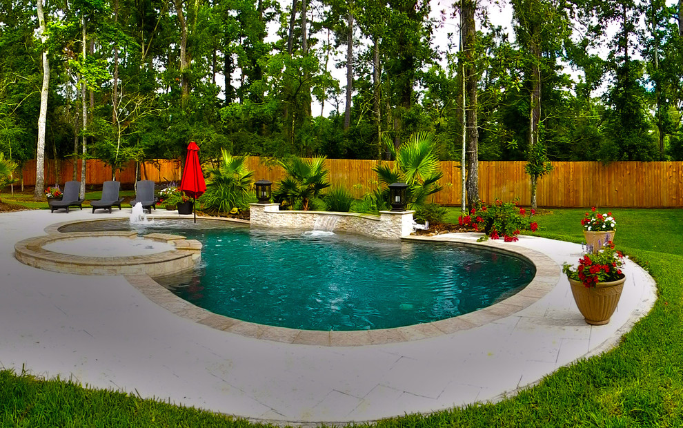 Curved Pool with Fountain and Pergola - Contemporary - Pool - Houston ...