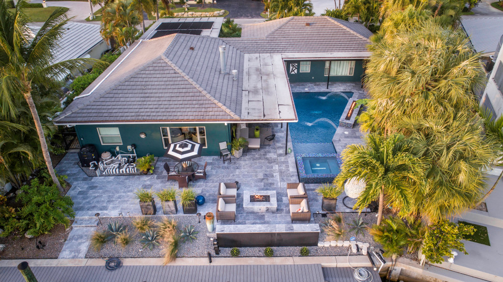 Custom Pool & Spa With Fire Features In Jupiter - Moderne - Piscine ...