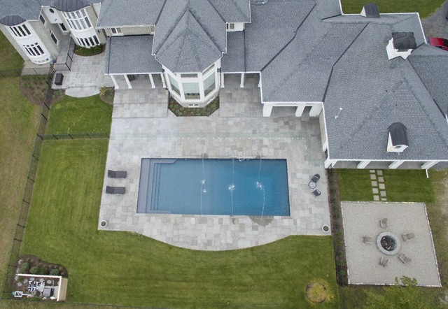 Custom Pool with Deck Jets - Modern - Swimming Pool & Hot Tub - Ottawa ...