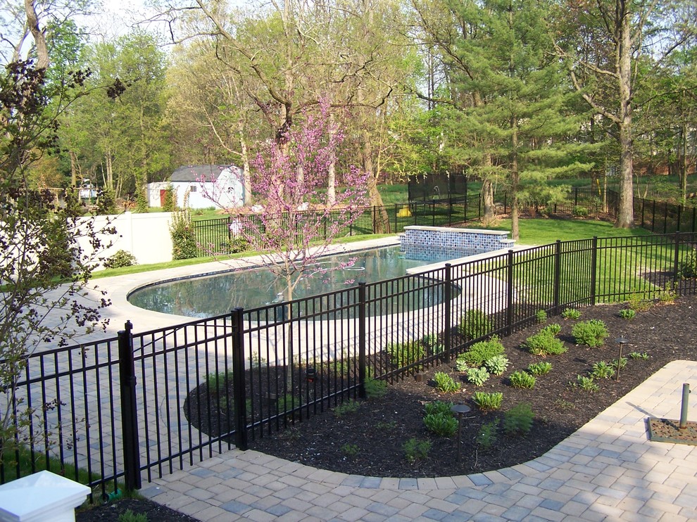 Custom Pool with Raised Bond Beam - Piscine - Baltimore - par Rhine ...