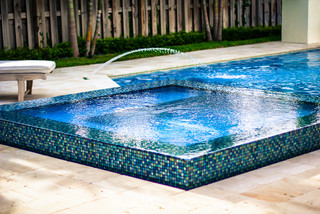 Custom Spa for Classic/Straight Edge Pool With Fountain and Sun Shelf ...