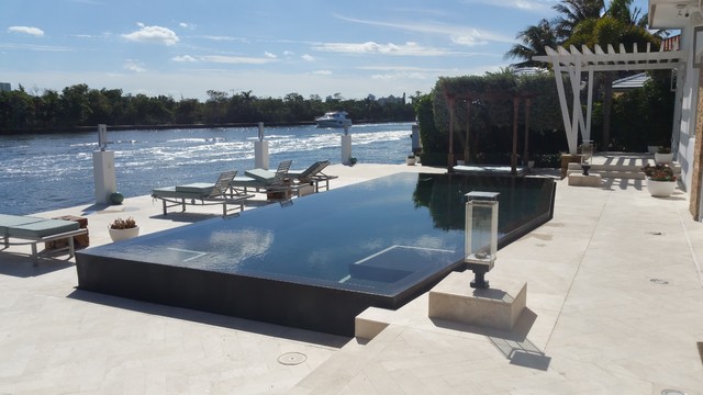 Custom Wet Edge and Infinity Edge Pool in Fort Lauderdale - Moderno ...
