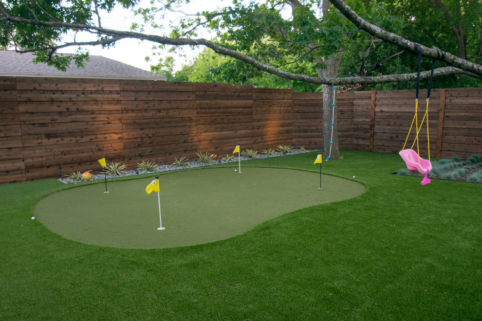 Dallas Small Modern Pool, Flush Spa with Safety Fence - Moderne ...