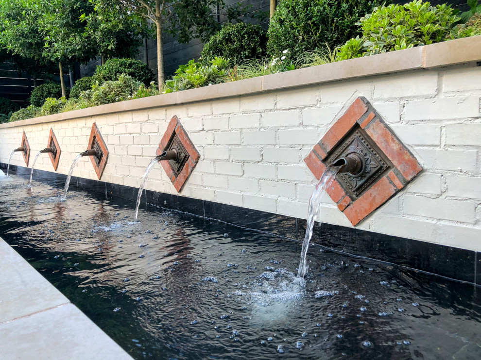 Dallas Small Yard - Spectacular Pool/Fountain - Traditional - Pool ...