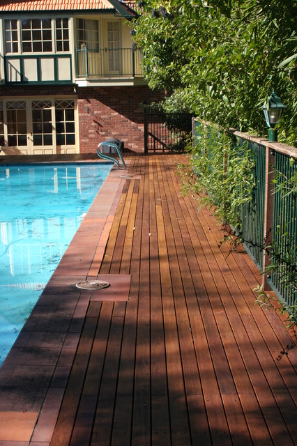 Decking around inground pools - Modern - Swimming Pool & Hot Tub ...